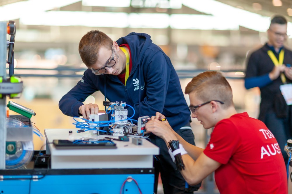 TEST-FUCHS skilled workers Jakob & Gregor at the WORLDSKILLS 2022 ... TEST-FUCHS skilled workers Jakob & Gregor at the WORLDSKILLS 2022 ...